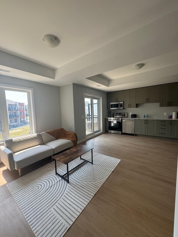 Bright & Spacious 2br Condo - Kitchener