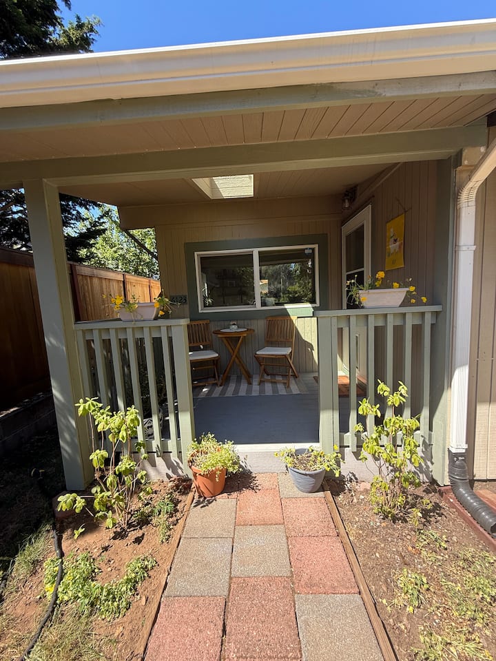 Cozy Little House - Happy Valley, OR