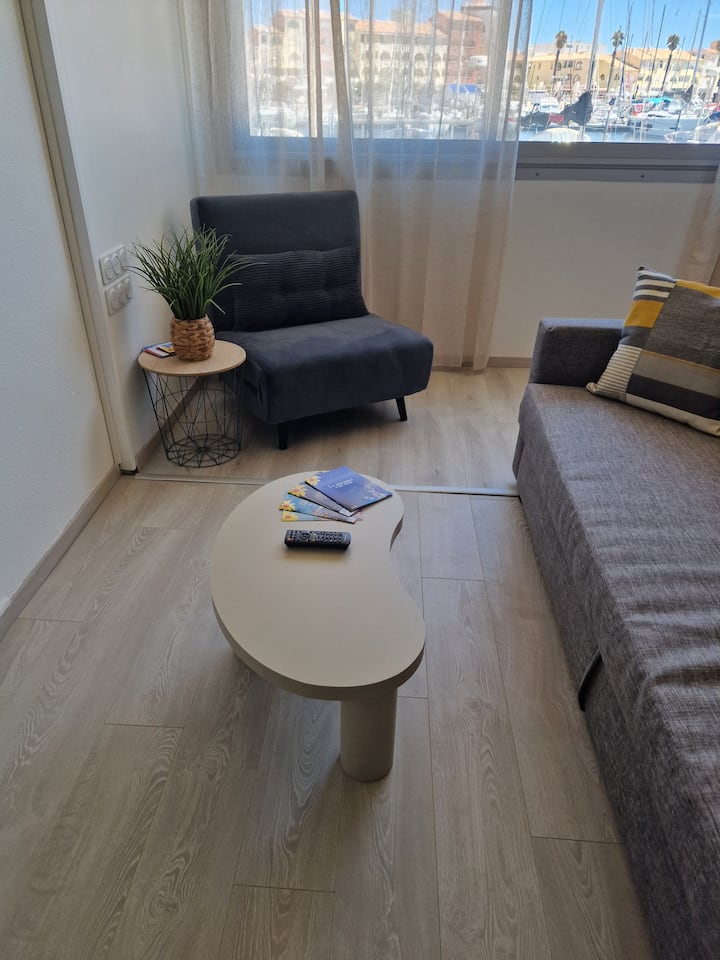 Entre Chenal Et Mer Avec Vue Sur Le Port - La Franqui