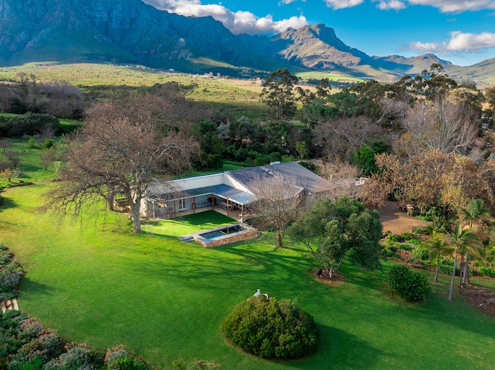 Winelands Farm Stay With Mountain Views & Pool - Stellenbosch
