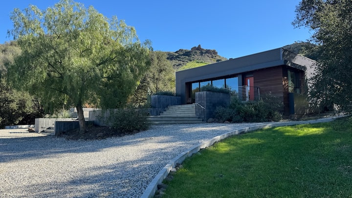 Architectural Getaway In Serene Malibu Oasis - Westlake Village, CA