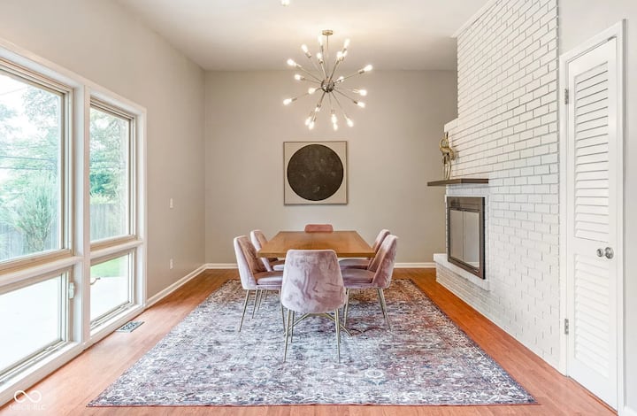 Charming Downtown Carmel Home - Carmel, IN