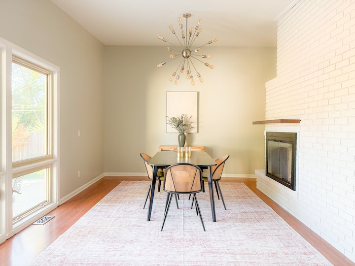 Charming Downtown Carmel Home - Carmel, IN