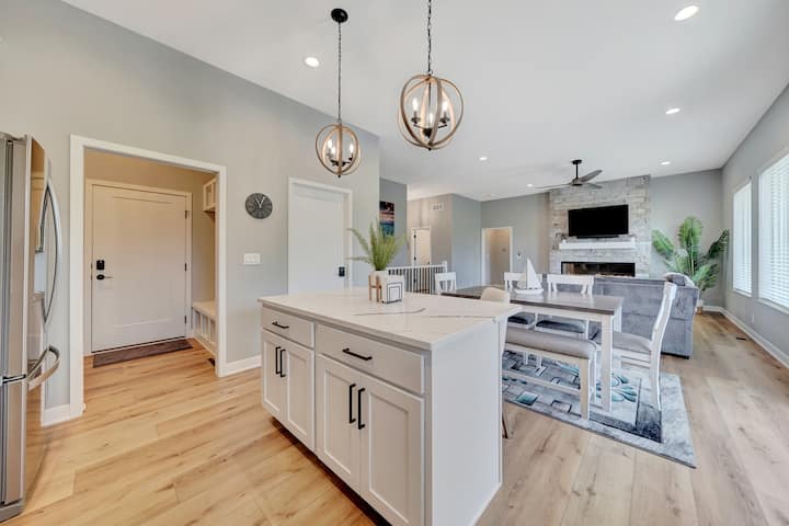 Spacious 3 Bdrm, 3 Bath, Meadow Retreat - Lincoln, NE