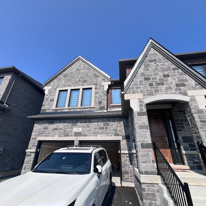 Luxury Lakeside Living In Port Hope — 4br Retreat - Port Hope
