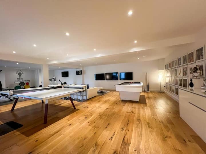 Luxury Villa: Gym, Cinema & Fun - Huddersfield