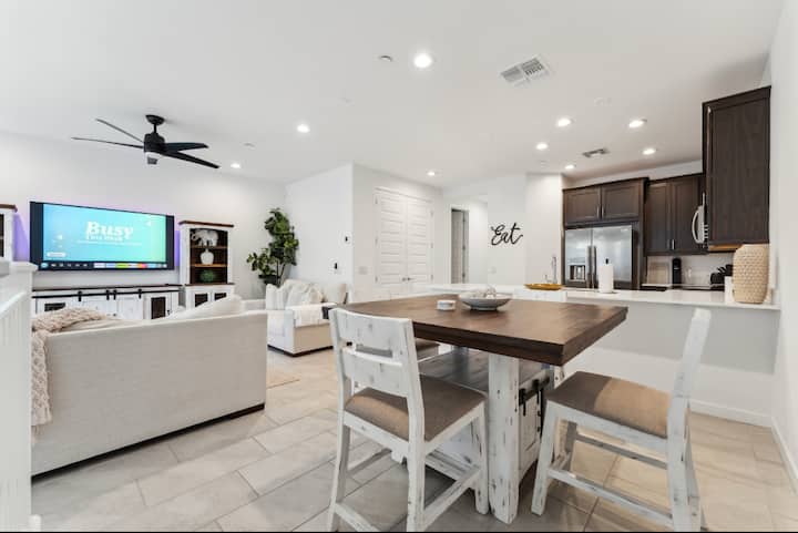 Gilbert Retreat.
Pool & Pets Welcome.
Ev Outlet. - Mesa, AZ