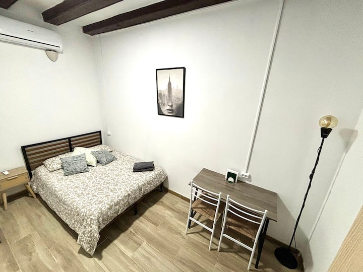 Studio-apartment In Center/ac/c - Barcelona