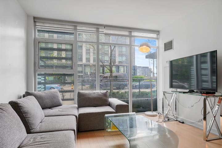 Vibrant 4br Townhouse For 16 Central&stylish Stay - Pickering