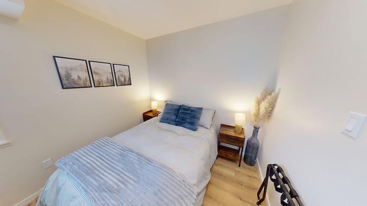 Douglas Suite #3 - Powell River