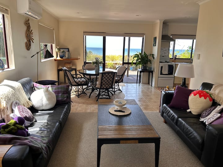 Luxury Beachfront Retreat - Mount Maunganui