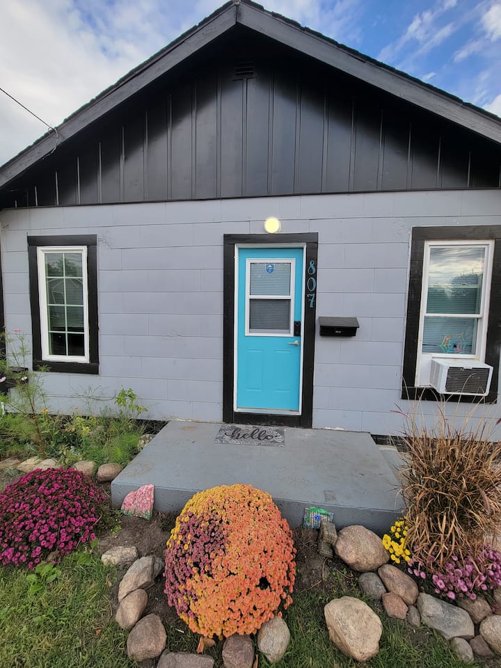 Charming 2 Br-sea Shell/beach Themed Home - Des Moines, IA