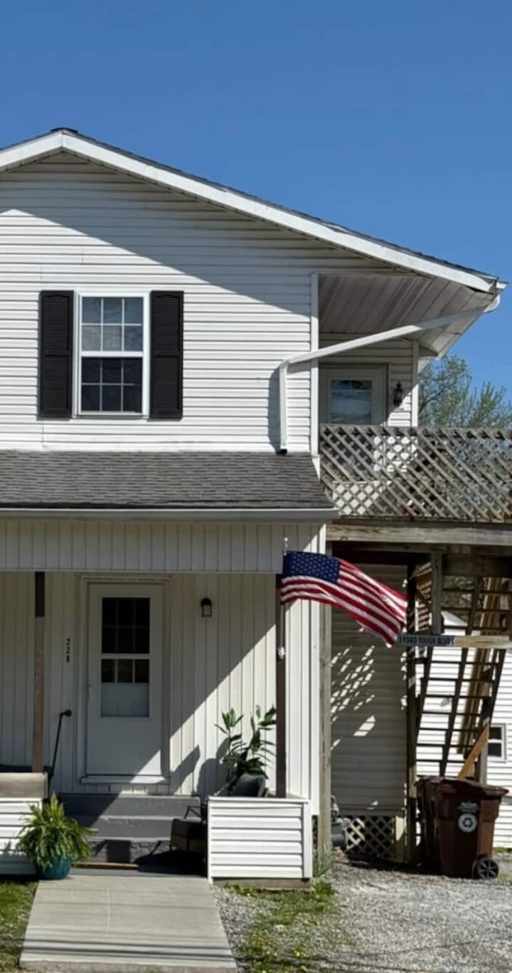 “Upstairs” At Grandmas House - Keystone Safari, Grove City