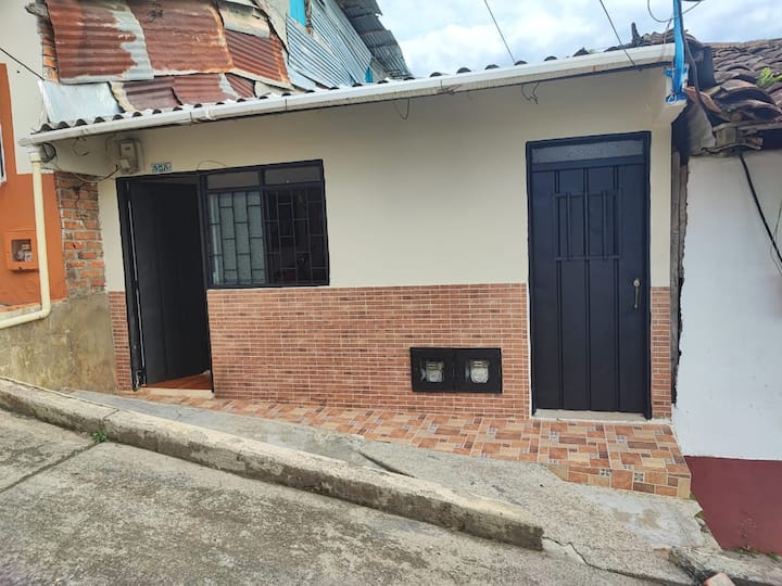 Casa Con Dos Habitaciones - Sevilla