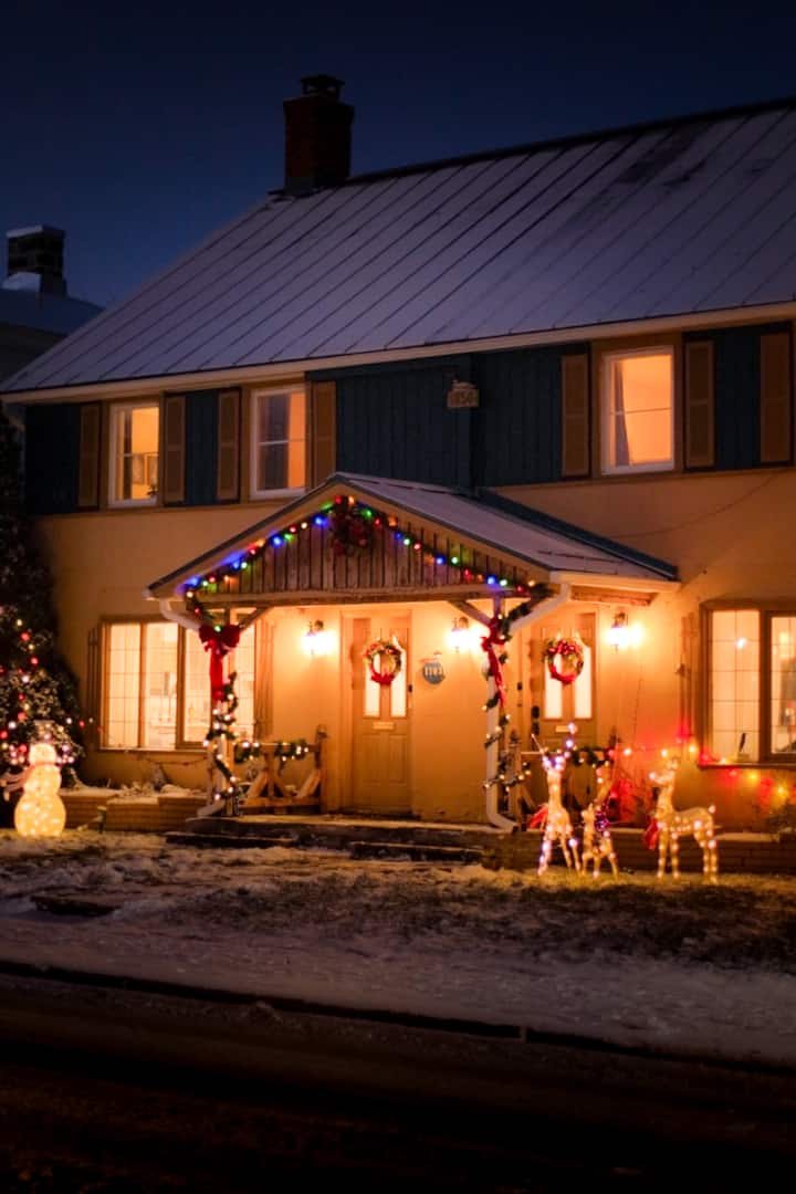 Escapade Chambly I 8br Lake House With 2 Hot Tubs - Chambly