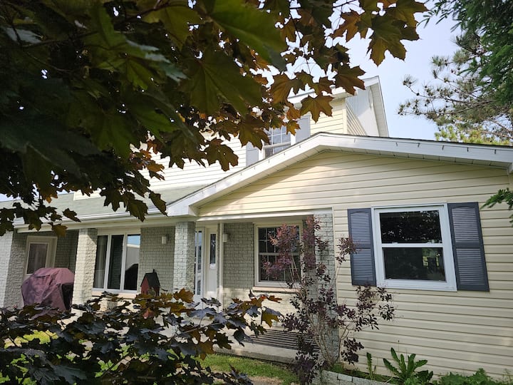 Peacefully Farmhouse With A View - Grand Falls