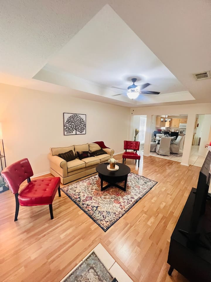 Charming Bungalow For You! - Niceville, FL