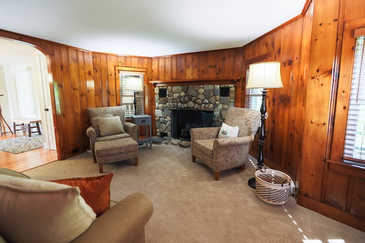Lakeside Retreat At The 
Great Sacandaga Lake! - Gloversville, NY