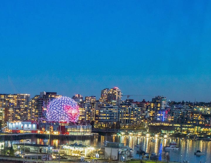 Renovated 2 Br Condo W/ Water Views In Dt Van - North Vancouver