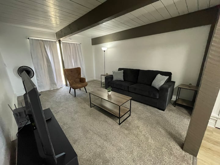 Cozy Get Away 2/1 Apt Evanston - Evanston, WY
