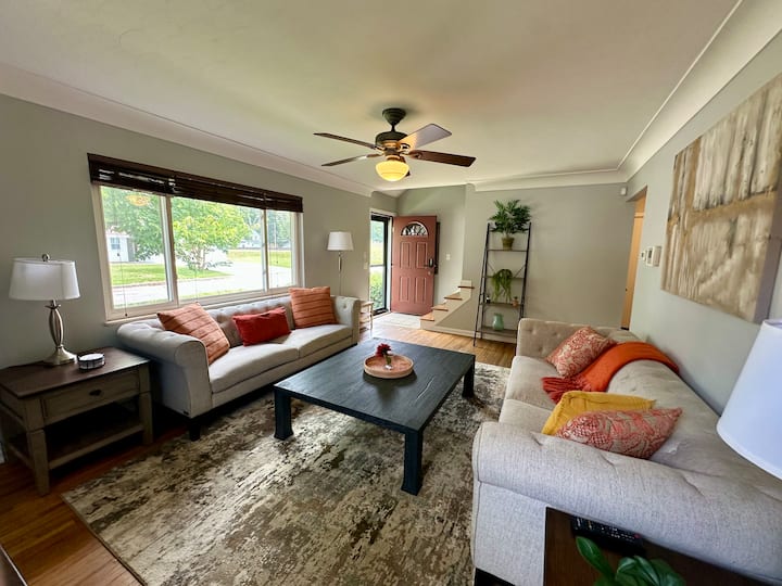 Large, Quiet, 4br House Minutes To Downtown Toledo - University of Toledo, Toledo