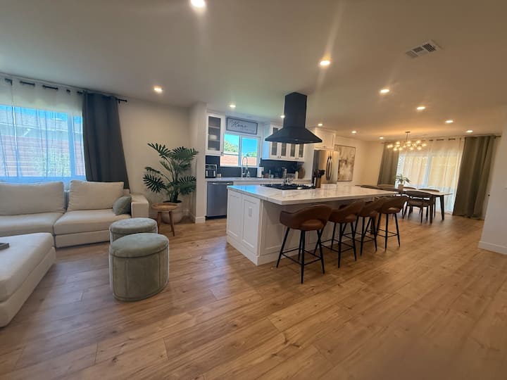 Modern Furnished Retreat - Anaheim