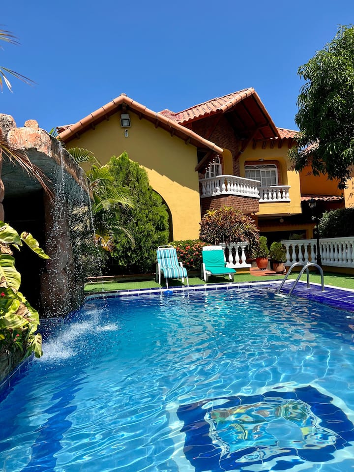 Casa Campestre Súper Espaciosa Con Piscina Privada - Puerto Colombia