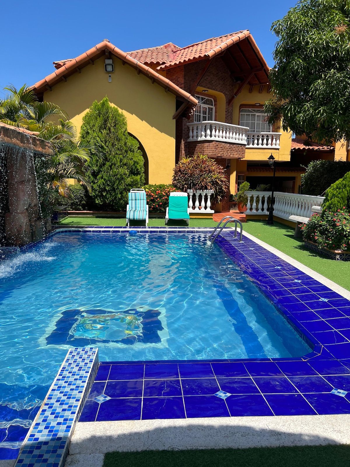 Super geräumiges Landhaus mit privatem Pool - Häuser zur Miete in ...