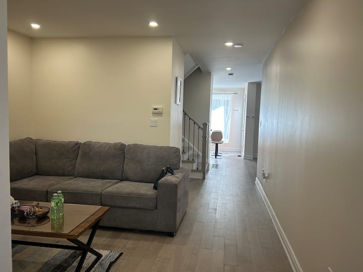 Single Bedroom With Shared Bathroom - Oakville