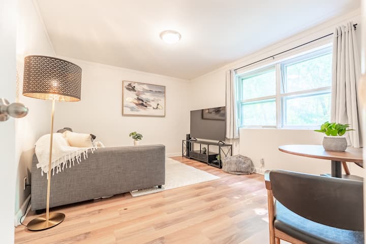 Trendy 2br + Sofa Bed | Ottawa, Little Italy - Ottawa