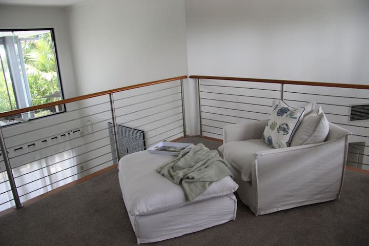 Luxury Canal Home In Newport - 레드클리프