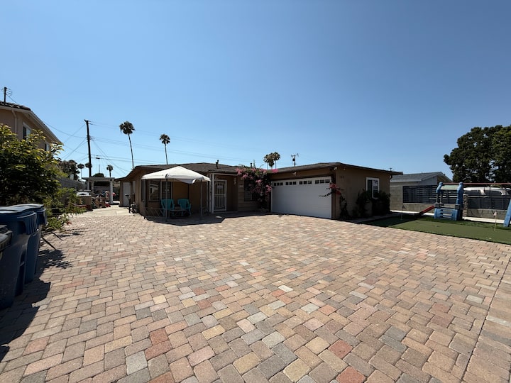 Beachy Home In Midway City - Huntington Beach, CA