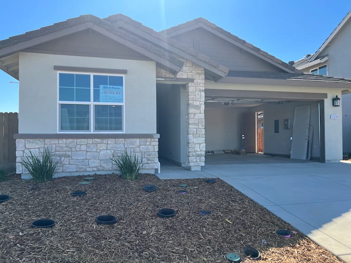 Cozy Private Room W/own Bath In Quiet Neighborhood - Rancho Cordova, CA