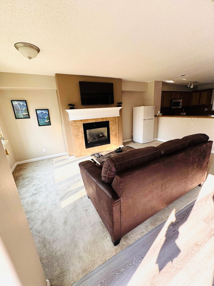 * Three Bedroom Home In Fort Mcmurray * - Fort McMurray