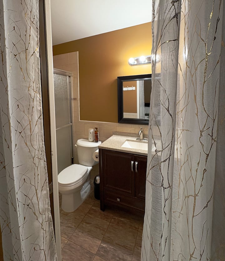 Spacious Home In Visalia - Visalia, CA