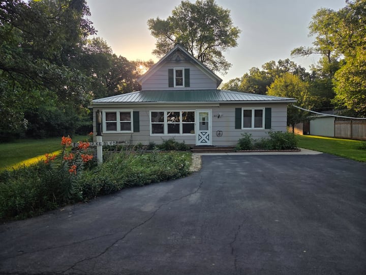 Broken Oar House By The Lake - Devils Lake, ND