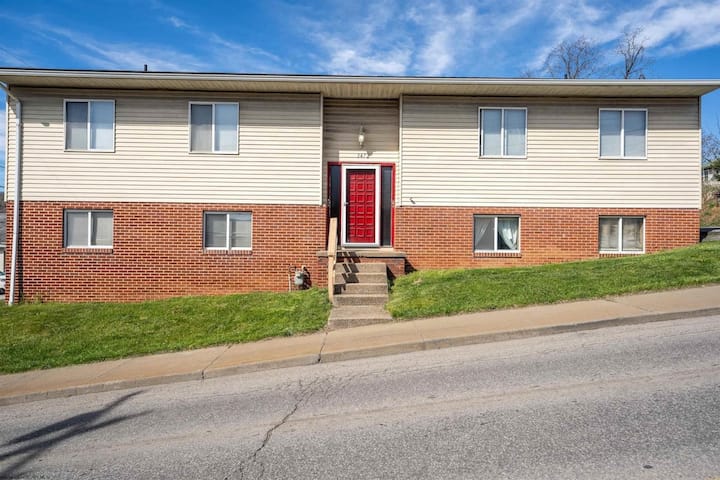 2 Bed Apartment Close To Highway, Wvu And Hospital - West Virginia