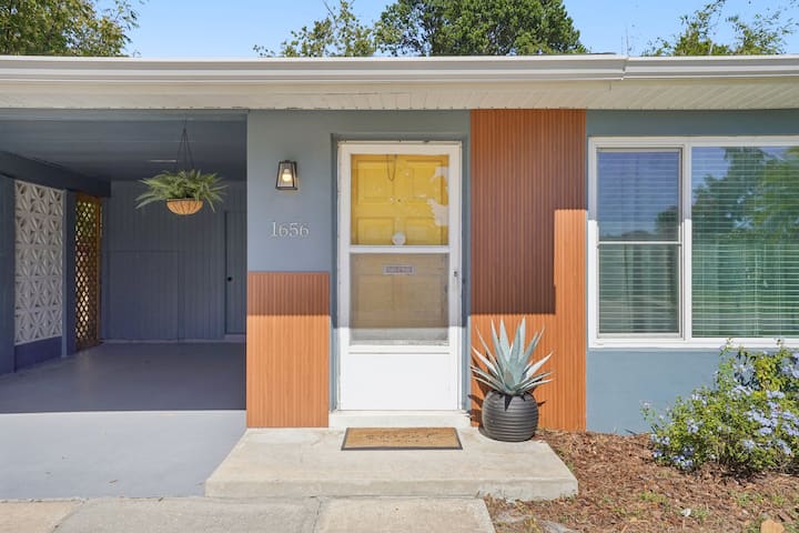 Cozy Deltona Stay | Fire Pit + Orlando - Deltona, FL