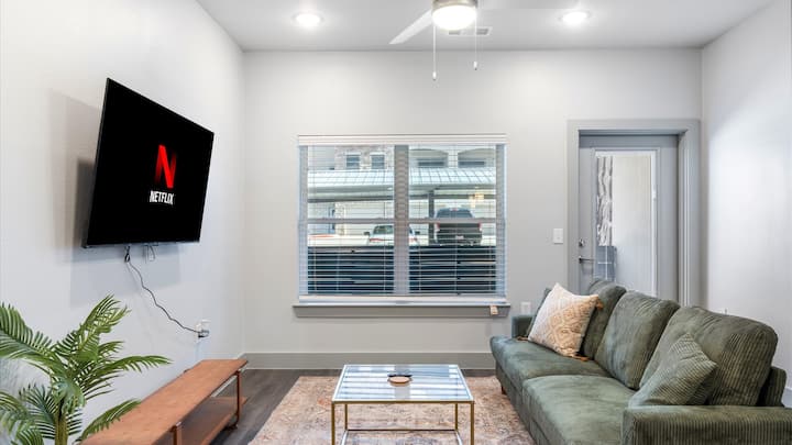 Cozy 1br | 15 Min To Stadiums & Dt Dallas - Grand Prairie, TX