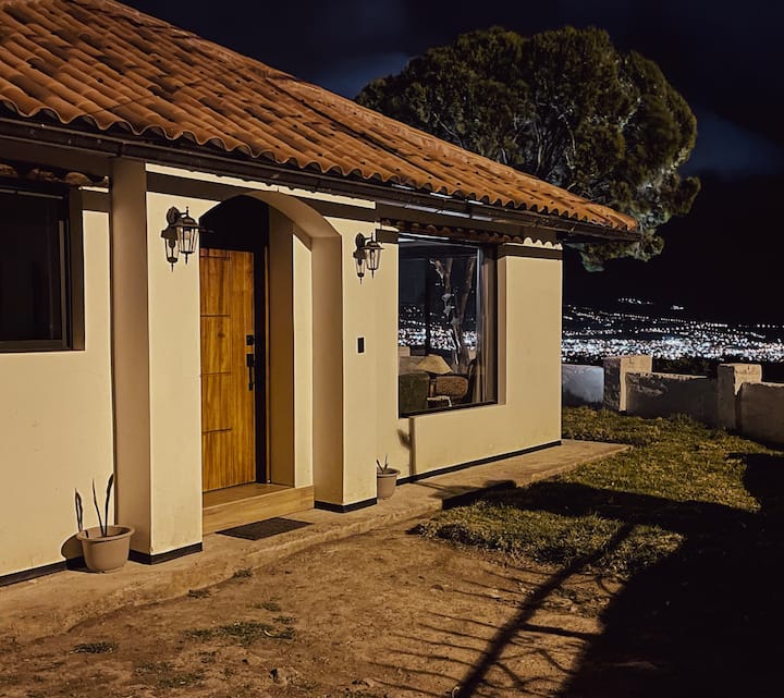 Casa Rústica Con Increíbles Vistas - Machachi