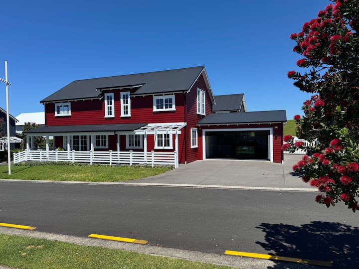 Waihi Beach Luxury Breeze Escape - Waihi