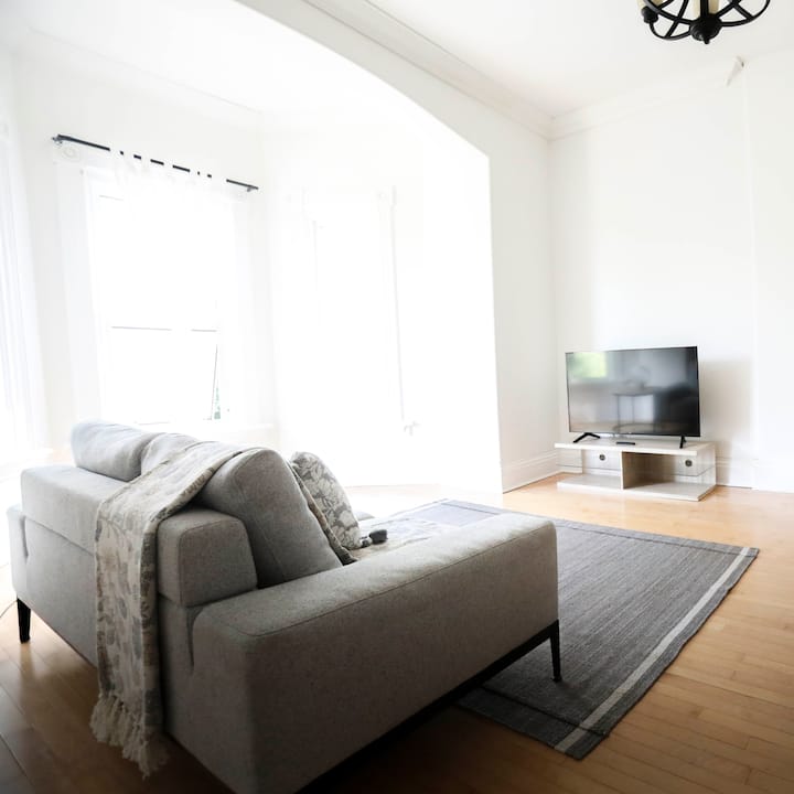 Maison Suite | Central 2br | Timeless Interior - Peterborough, Canadá