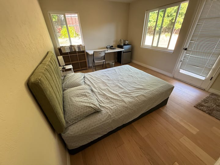 Room W/ Private Bath-n-entrance - Palo Alto, CA