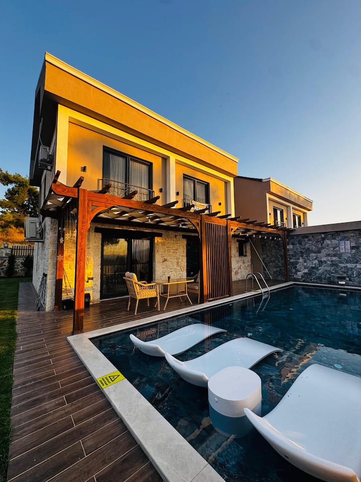 Jakuzili Ve Isıtma Havuzlu Ultra Lüx Triplex Villa - Turkey