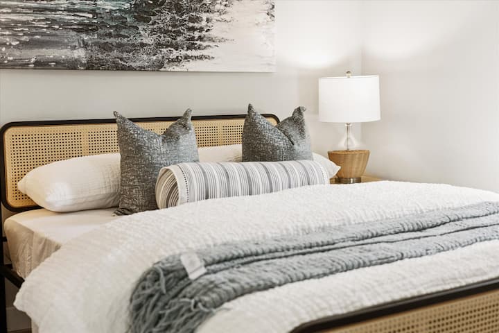 Creek + Porch + Firepit & Fast Wi‑fi At Hocking - New Plymouth, OH