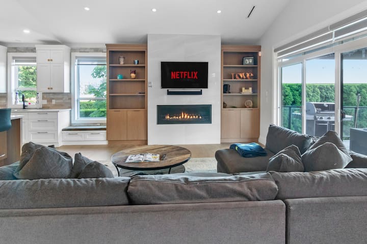 The Nox| Luxe | Poker | Fire Pit - Abbotsford