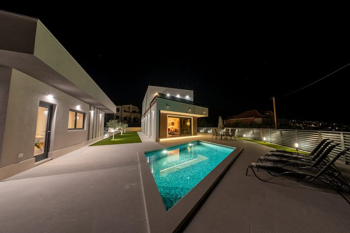 Secluded Luxury Stay | Villa Saya Excelsior - Podstrana