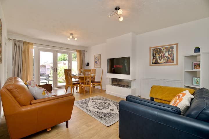 Rydal Palace: Charming 2bed Bungalow, Free Parking - Rugby