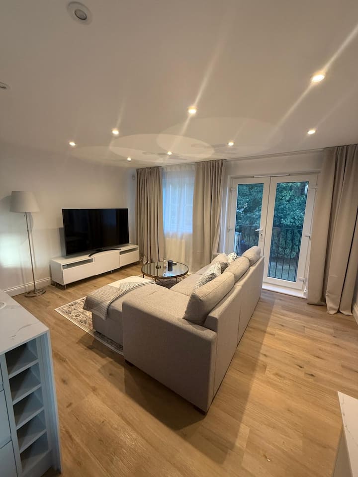Spring Getaway| 2 Bed-woking|30 Min Train London| - Woking