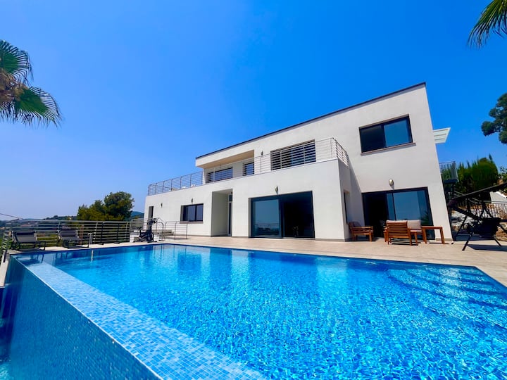 Beautiful House, Pool And Views - Pineda de Mar